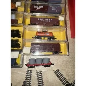 Atlas | Toys | N Scale Model Train Lot Of 5 Cars 54pcs Of Track ...